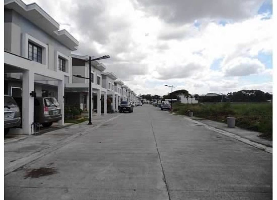 HOUSE AND LOT FOR SALE w/ 3 BR NEAR TIMOG PARK ANGELES CITY | Lamudi.com.ph