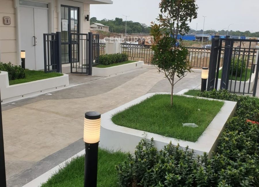 Double Decker Concept Lavon Swan City Cluster Scarlet Tangerang ...