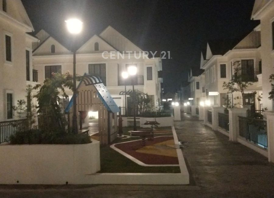 Double Decker Concept Lavon Swan City Cluster Scarlet Tangerang ...