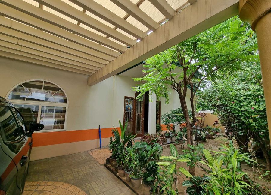 For Sale: 5-Bedroom House and Lot with 2-Car Garage in Philam Homes ...