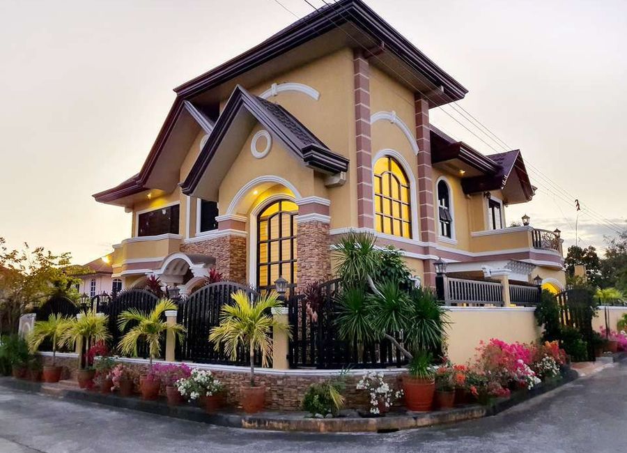 836 sqm Mediterranean Estate w/ Pool & Guest House near Clark | Rush ...