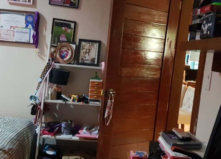 House & Lot w/ Pool and Jacuzzi For SALE| 300 sqm lot | Timog Park ...