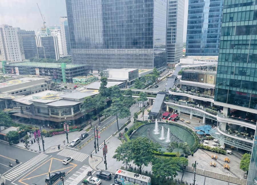 1 Bedroom with WIFI in BGC (Open for Short-Term lease or Daily ...