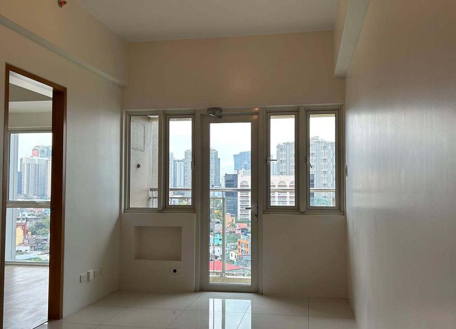 FOR RENT!! 1 BEDROOM BARE IN TIMES SQUARE BGC | Lamudi.com.ph