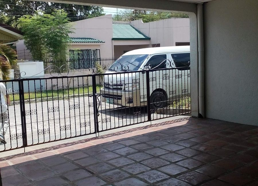 House and lot for sale in Timog Park Subd. 300 sqm at Angeles, Pampanga ...