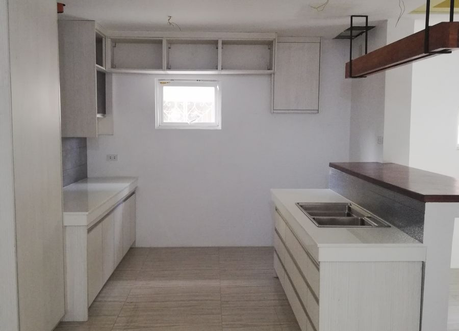 PN55546 Duplex House with 4 Bedrooms for Rent in Xavierville, Quezon ...