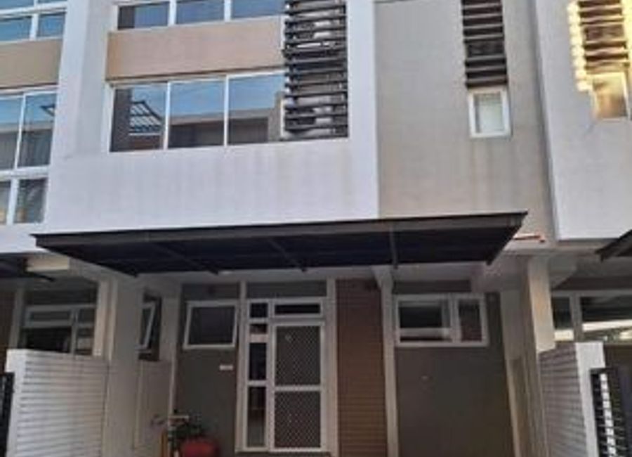 3BR Townhouse for Rent at 68 Roces, Timog Quezon City | Lamudi.com.ph