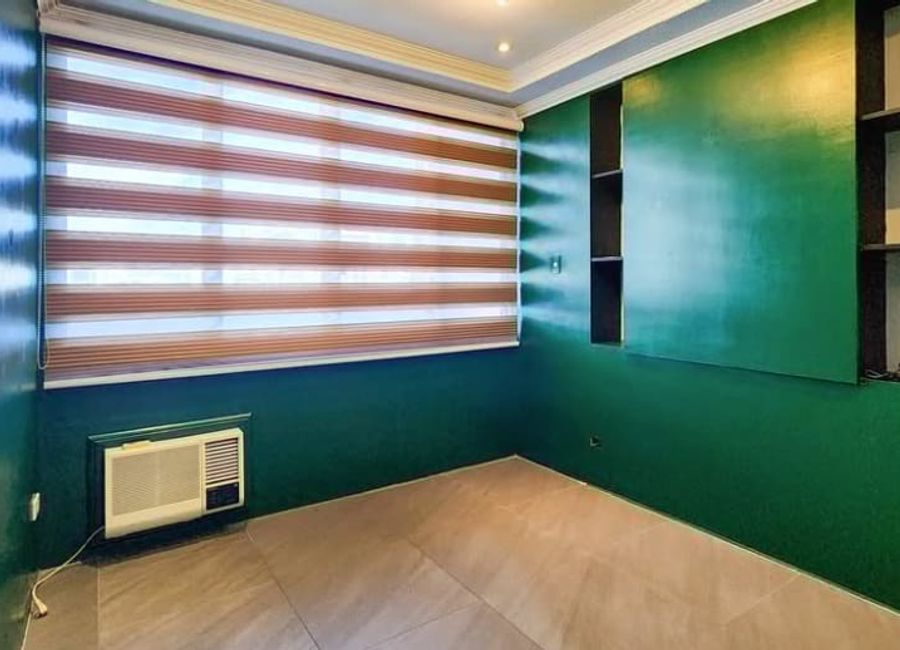 50 sqm Office Space w/ Parking in IPI Tower, Makati City | Lamudi.com.ph