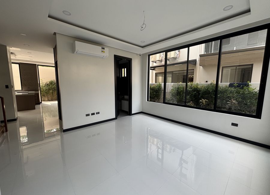 5 Bedroom House For Sale BF Homes Inner Circle Parañaque House for sale ...