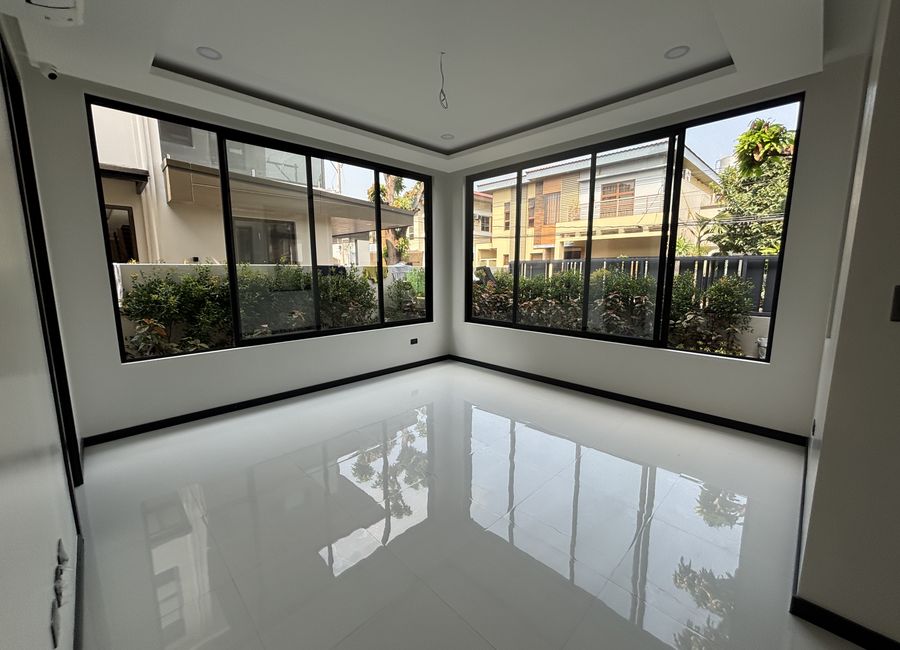 5 Bedroom House For Sale BF Homes Inner Circle Parañaque House for sale ...