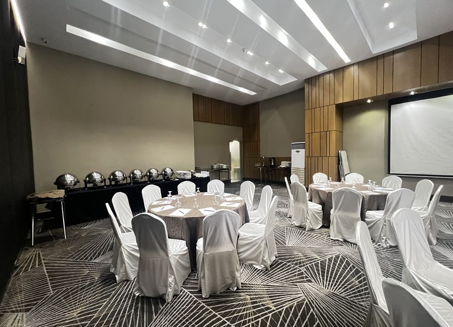 High Ceiling Commercial/Office for Rent BGC, Taguig | Lamudi.com.ph