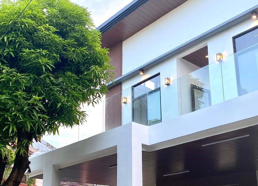 215 sqm Lot with 4 Bedrooms in Molave Park, Merville, Parañaque City ...