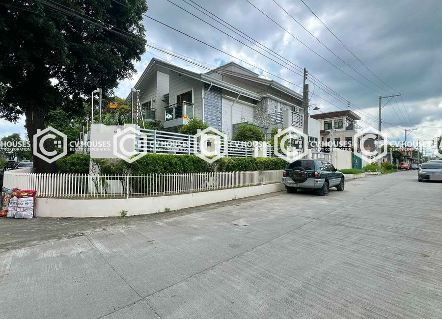 5 BEDROOM HOUSE FOR SALE LOCATED AT ANGELES CITY NEAR ROCKWELL AND NEPO ...