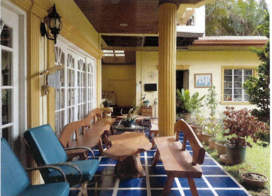 For Sale: Spacious 7BR Furnished House w/ 3-Car Garage & Garden in Blue ...