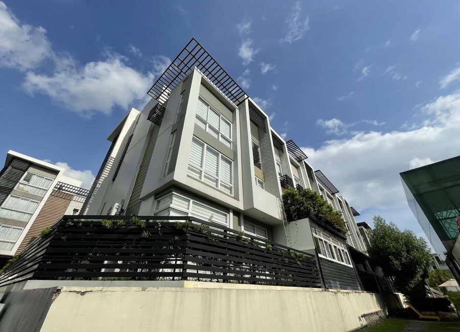Live Tall in Timog – A Sleek, 4-Level Home in Roces Avenue, Quezon City ...