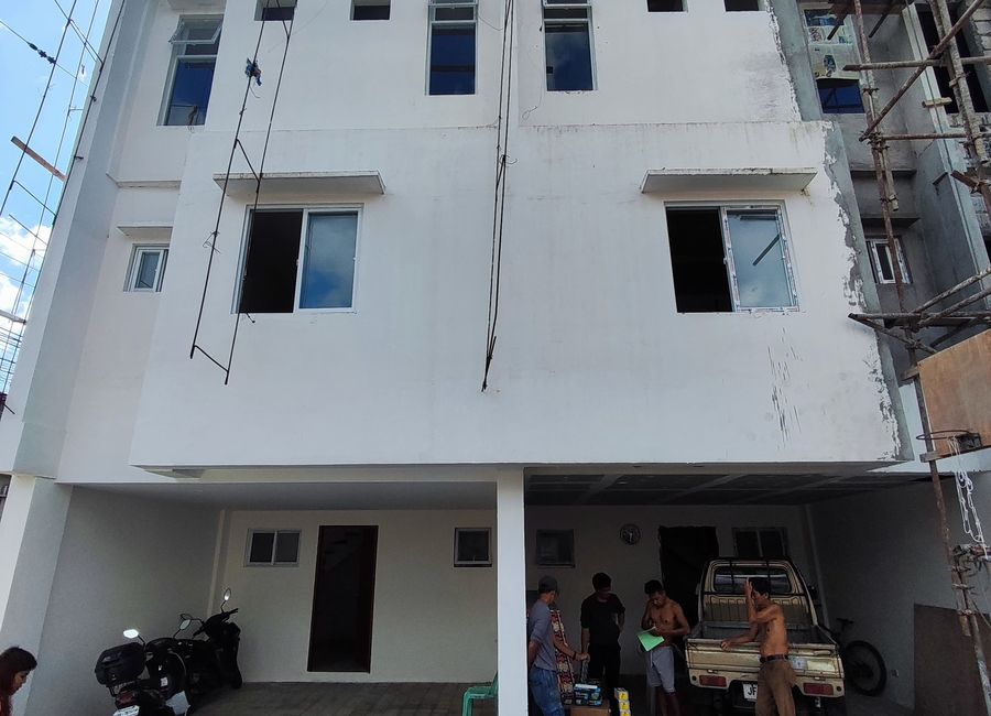 Project 2 Quezon City Three Storey 4BR Townhouse For Sale w/ Roof Deck ...