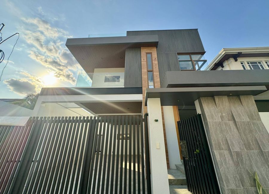 Luxury Single Detached House in Filinvest QC – 7BR, 8 T&B, View Deck ...