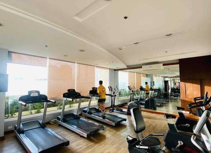 RFO Studio Unit w/ Parking FOR SALE at Paseo De Roces Legazpi Village ...