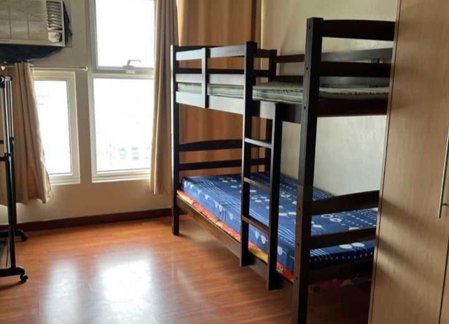 RFO Studio Unit w/ Parking FOR SALE at Paseo De Roces Legazpi Village ...