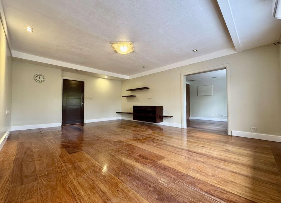 Five (5) Bedrooms in Capitol 8 Kapitolyo Pasig near BGC and TV5 ...