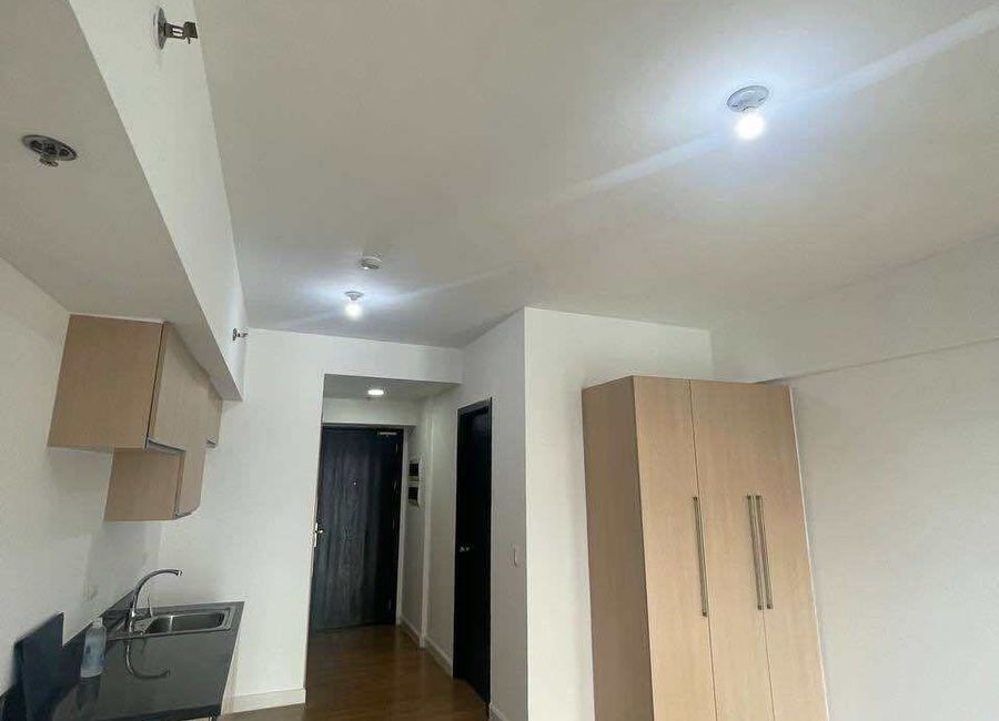 For Rent Studio Unit at The Veranda in Arca South | Lamudi.com.ph