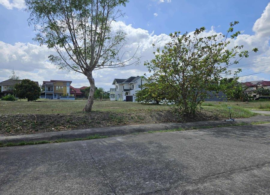 CORNER LOT FOR SALE IN A SECURED SUBDIVISION IN MABALACAT | Lamudi.com.ph