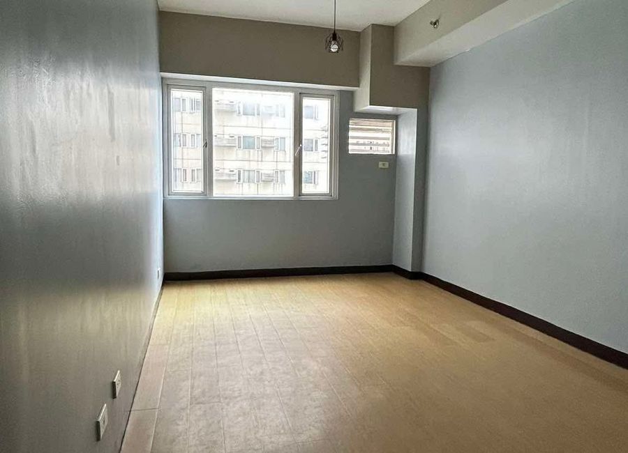 FOR RENT 3 BEDROOM BARE CONDO IN RIDGEWOOD TOWERS TAGUIG | Lamudi.com.ph
