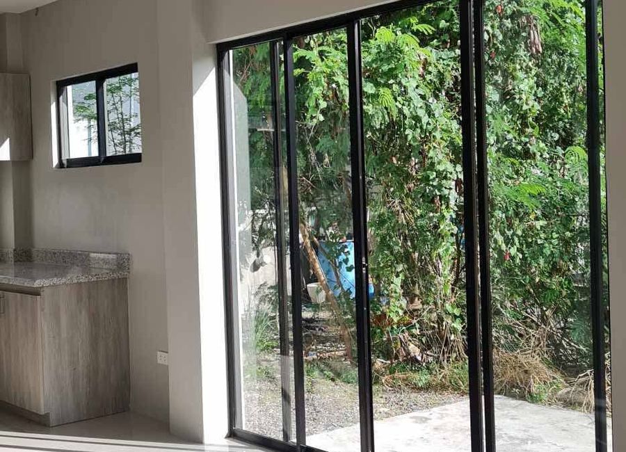 For Assume 4Bedroom Single Detached HOuse in Villa Illuminada Pajac ...