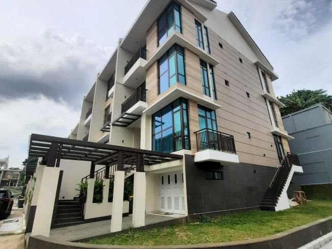 Hunian Townhouse 4 lantai Pondok Pinang Konsep Modern Glass House ...