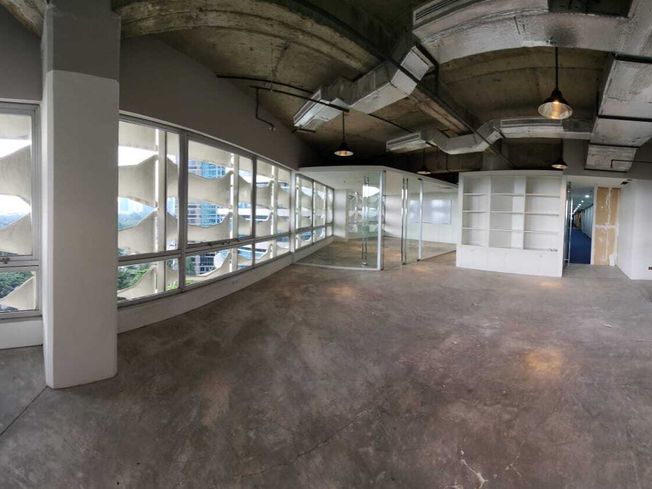 Sewa Kantor 115 m2 Sdh Partisi di Sequis Center SCBD, Strategis, Nego ...