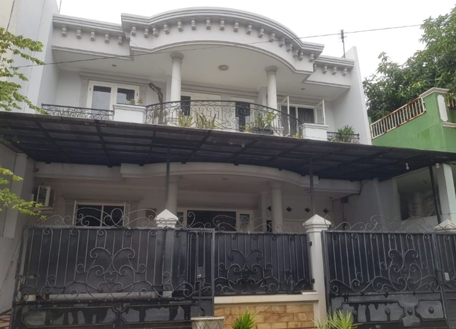 House in Sunter within a complex, wide road | Lamudi.co.id