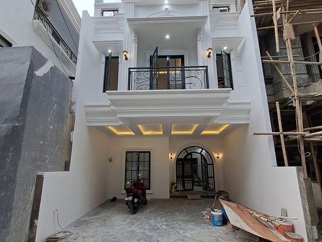 Jual Rumah American Classic 3 Lantai Dalam Komplek Di Jagakarsa ...