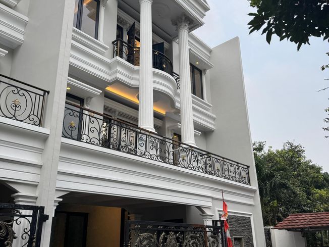 Rumah Baru American Classic 3 Lantai Di Kebagusan Jakarta Selatan ...