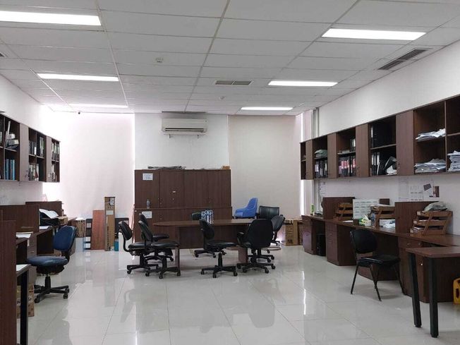 Disewakan ruang gedung kantor di Narogong dalam komplek gudang bekasi ...