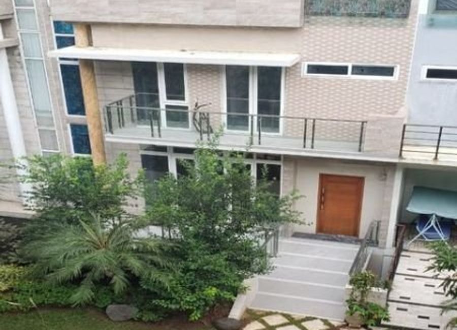 DIJUAL : Rumah Spring Hill Golf Residence jarang ada di Kemayoran ...