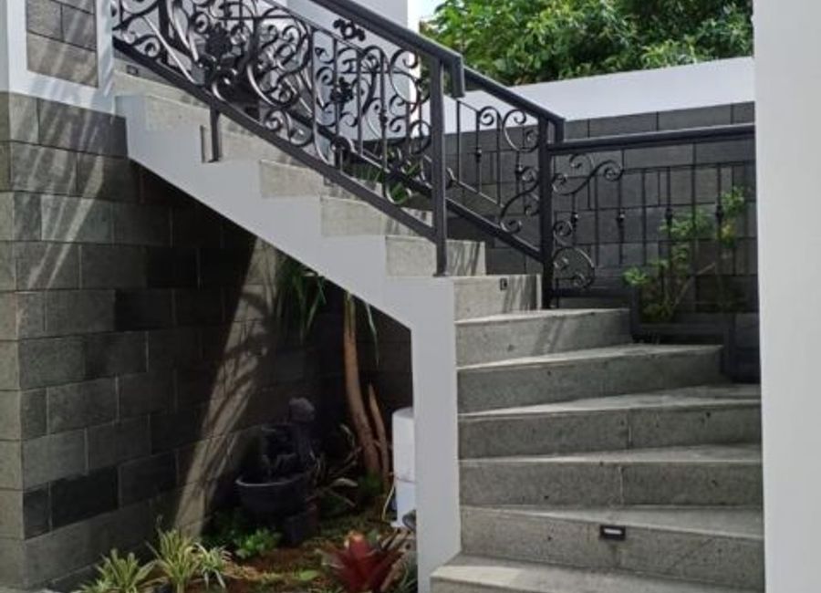 Ready Rumah Mewah 3lt Pinggir Jl Raya Cempaka Putih Jakarta dkt Tol ...