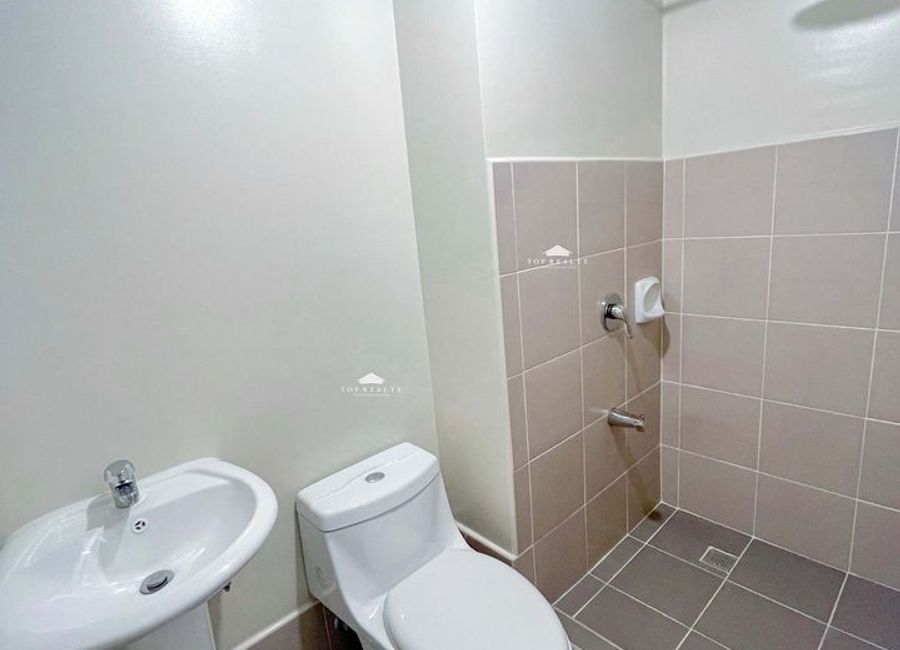 Three Bedroom condo unit for Sale in Avida Turf Tower 2 at Taguig City ...