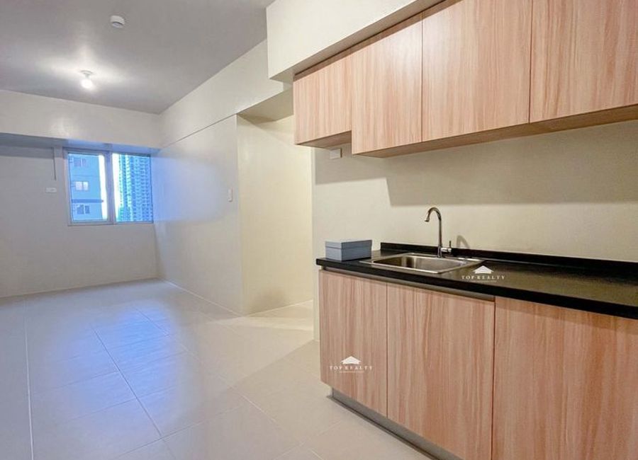 Three Bedroom condo unit for Sale in Avida Turf Tower 2 at Taguig City ...