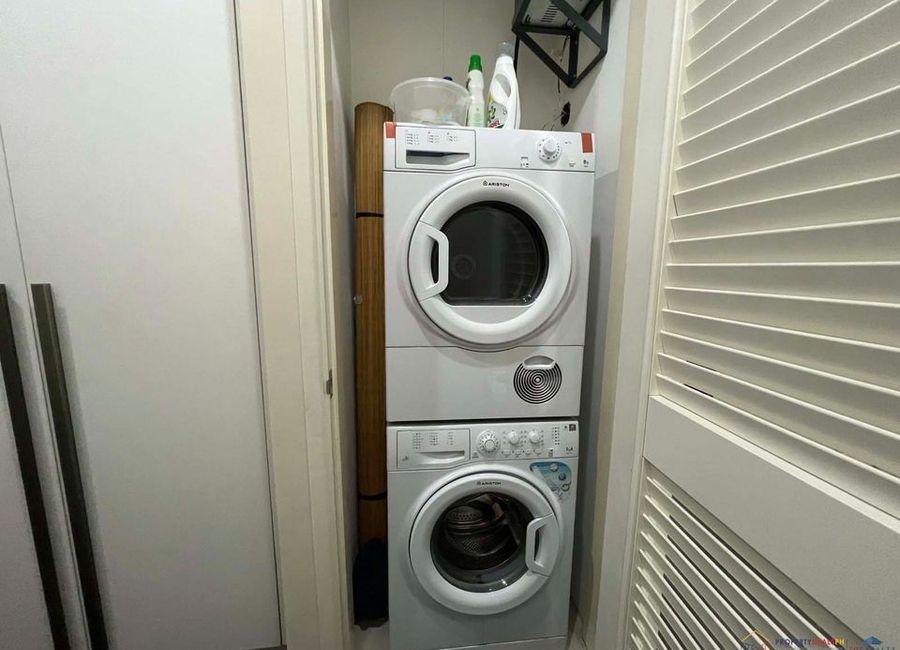 Semi Furnished One Bedroom condo unit for Sale in Trump Tower at Makati ...