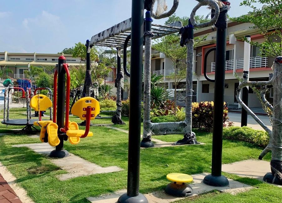 3Bedroom Townhouse with Amenities in Better Living Paranaque Lancris ...