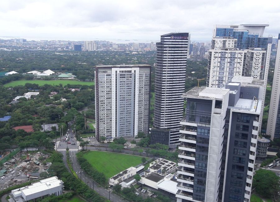 5% DP MOVE IN RENT TO OWN TRION TOWER IN 8TH ST. BGC NEAR SM AURA ...