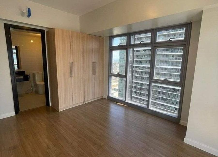 2BR Unit for SALE in Park Triangle Residences, BGC | Lamudi.com.ph