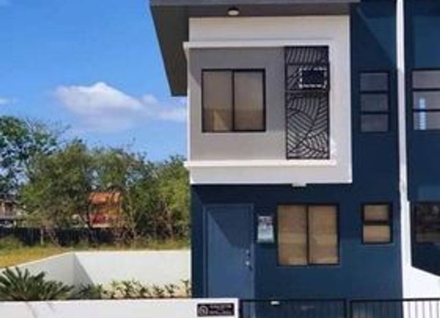 End Corner Townhouse in Calamba Laguna near SM City Calamba Waltermart Liana’s iMall CityMall ...