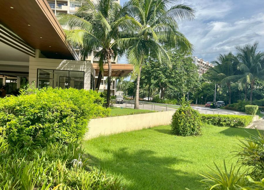 2 Bedroom Unit with Parking Pre-selling with Free Appliance at East Bay ...