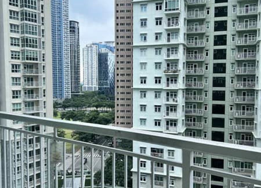 FOR SALE Two Serendra, BGC (Red Oak Tower) 3 Bedroom | Lamudi.com.ph