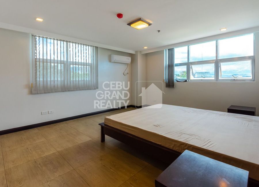 Spacious Open-layout Condo with Bright Living Room in Banilad | Lamudi ...
