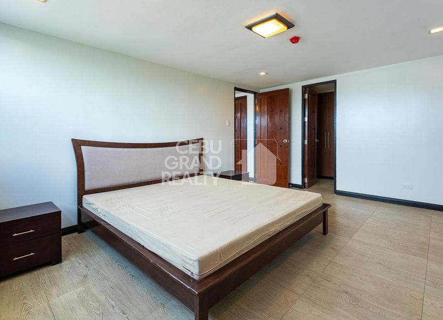 Spacious Open-layout Condo with Bright Living Room in Banilad | Lamudi ...