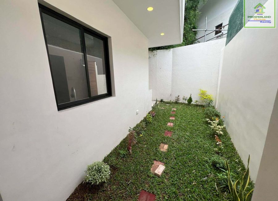MODERN DUPLEX FOR SALE IN BF RESORT LAS PINAS | Lamudi.com.ph