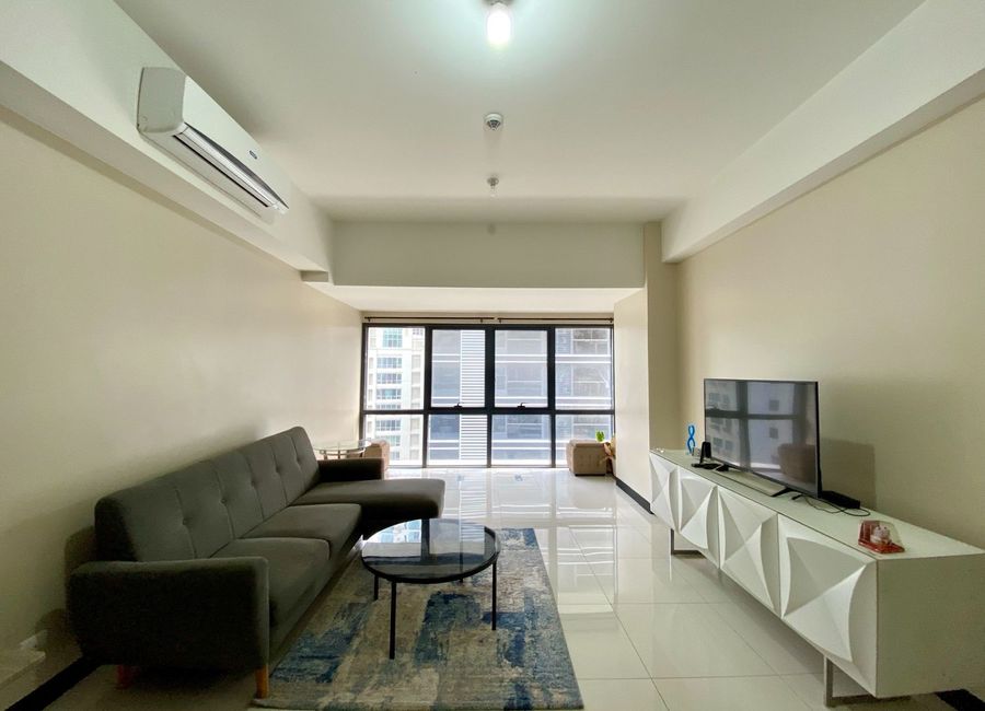 FOR SALE: 1 Bedroom Unit in Salcedo Skysuites, Makati CBD | Lamudi.com.ph