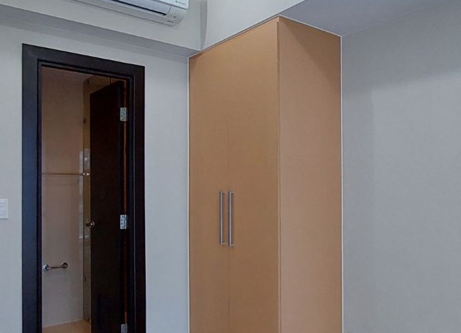 Own a 1BR Condo in BGC’s Uptown Parksuites | 41.5 sqm with Balcony ...